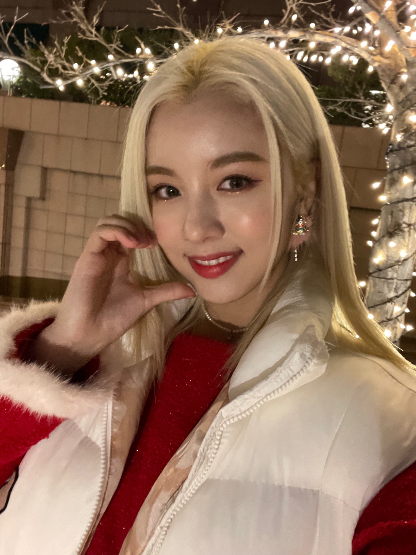 Wooah 커뮤니티 포스트 와우 생일축하해🎄💚 항상 함께 있기에 행복만 가득했던 것 같아요 언제나 우아에게 큰 힘을 주고