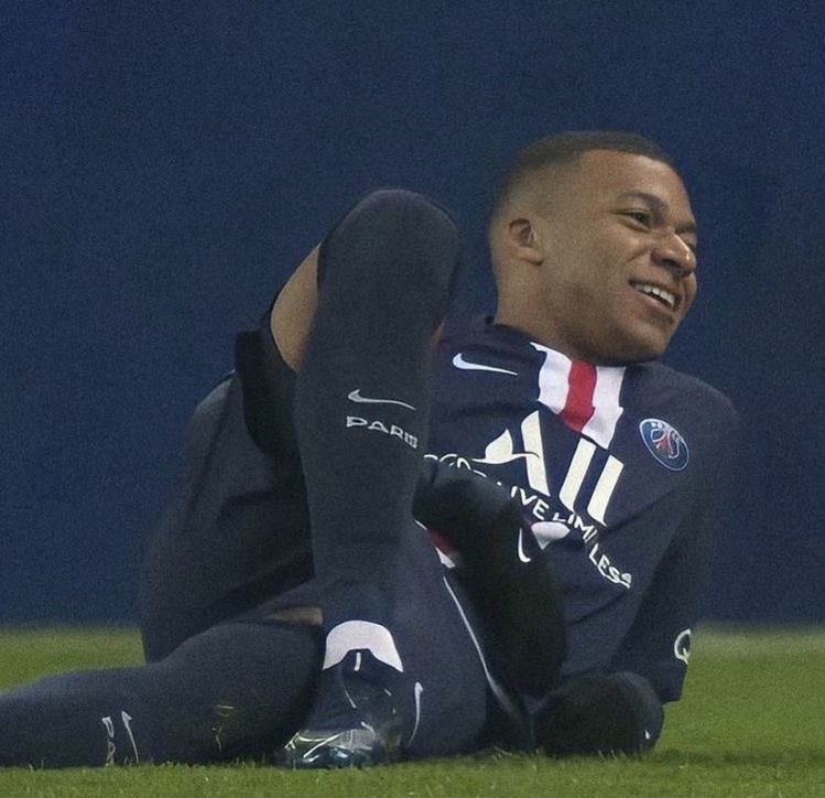 ENHYPEN Community Post - SLAY JAY GOT PSG TOP OF MBAPPÉ😫💘