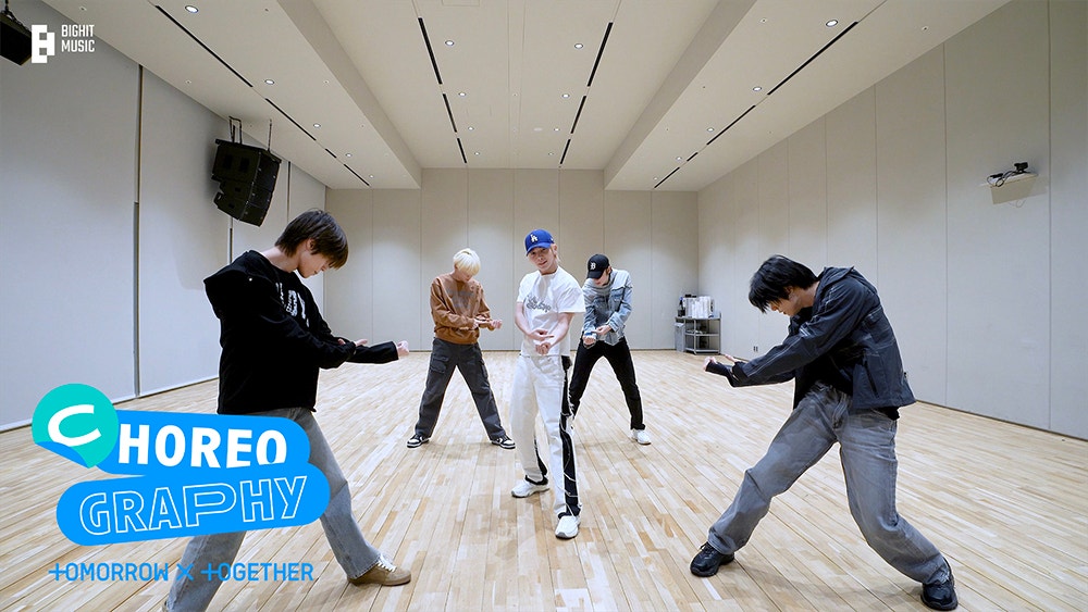 Weverse TOMORROW X TOGETHER Media - TXT (투모로우바이투게더) 2022 SBS Gayo Daejeon 'DNA' Dance Practice