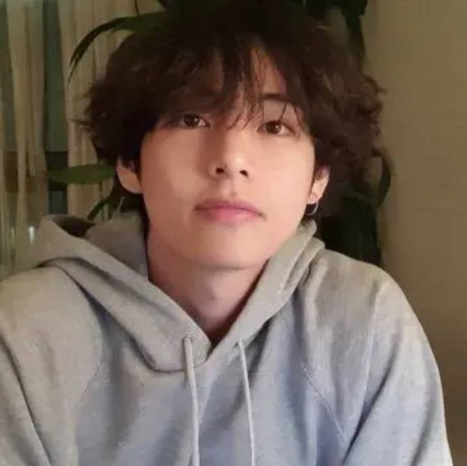 Bts Community Posts 생일 축하해 V 🐻우리는 너를 너무 사랑하고 행운을 빌어 우리는 네가 정말 자랑스러워