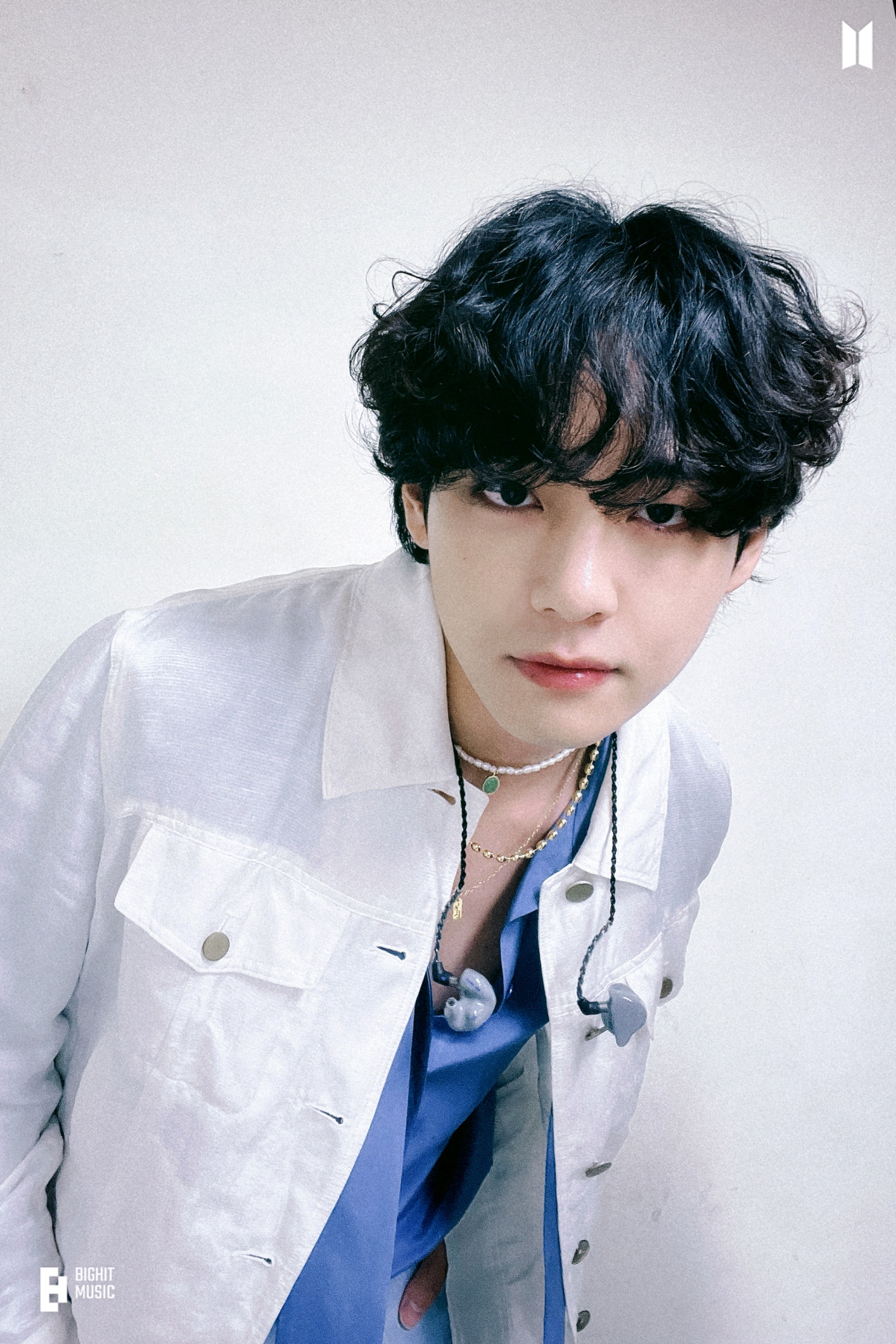 BTS Community Post - 泰亨生日快乐捏🎁🎉 新的一年要开开心心平平安安 中国阿米很爱你😘 태형 생일 축하해, 새해 복 ...
