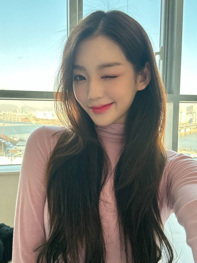 Secret Number Community Post 곧 있으면 진짜 2022년이 마지막이라니 믿기지가 않네요🥹 ️ 연말