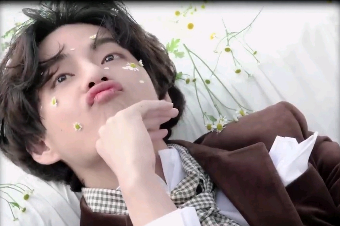 BTS Community Post - 💚태태🐻time💚+1 昨日は、たくさんの愛を受け取れたかな？ 今日はご家族と新年を迎える準備中 ...