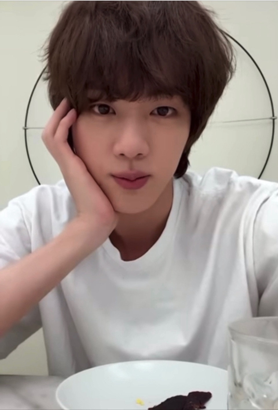 BTS Community Post - JIN JIN ……💜🫶🫰🥹 4月も来てくれてありがとう。 寂しいけど…… また5月までジンくんの動画を楽しみにがんばります お酒を飲むとさらに可愛く ...