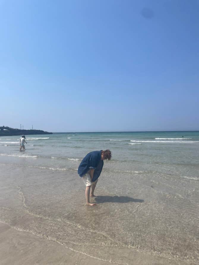 Treasure Community Posts To도영 이렇게 더운 날씨에는 바다가 생각나네~ 도영이 바다 좋아해요 🌊