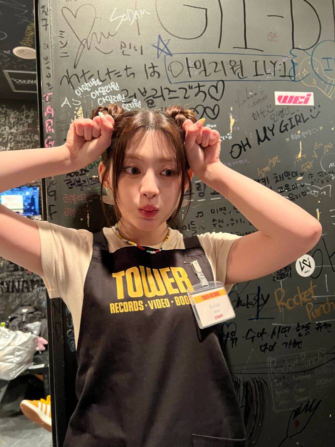 Stayc Community Post 어서오세요😝💓 Seeun