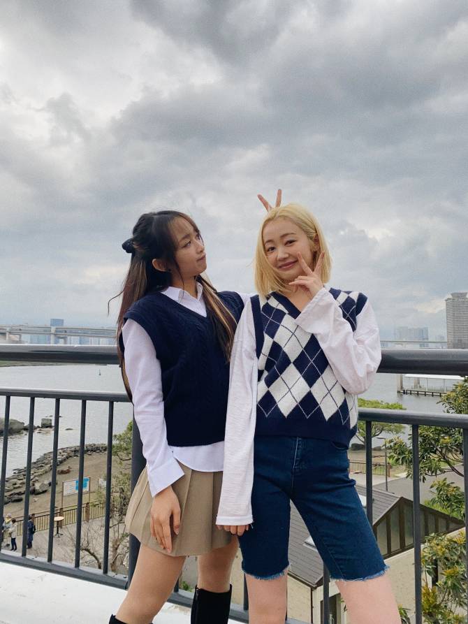 Secret Number 커뮤니티 포스트 맞추자고 안했는데 🤣🤣🤣 언니라인 커플룩💙🤍 디타