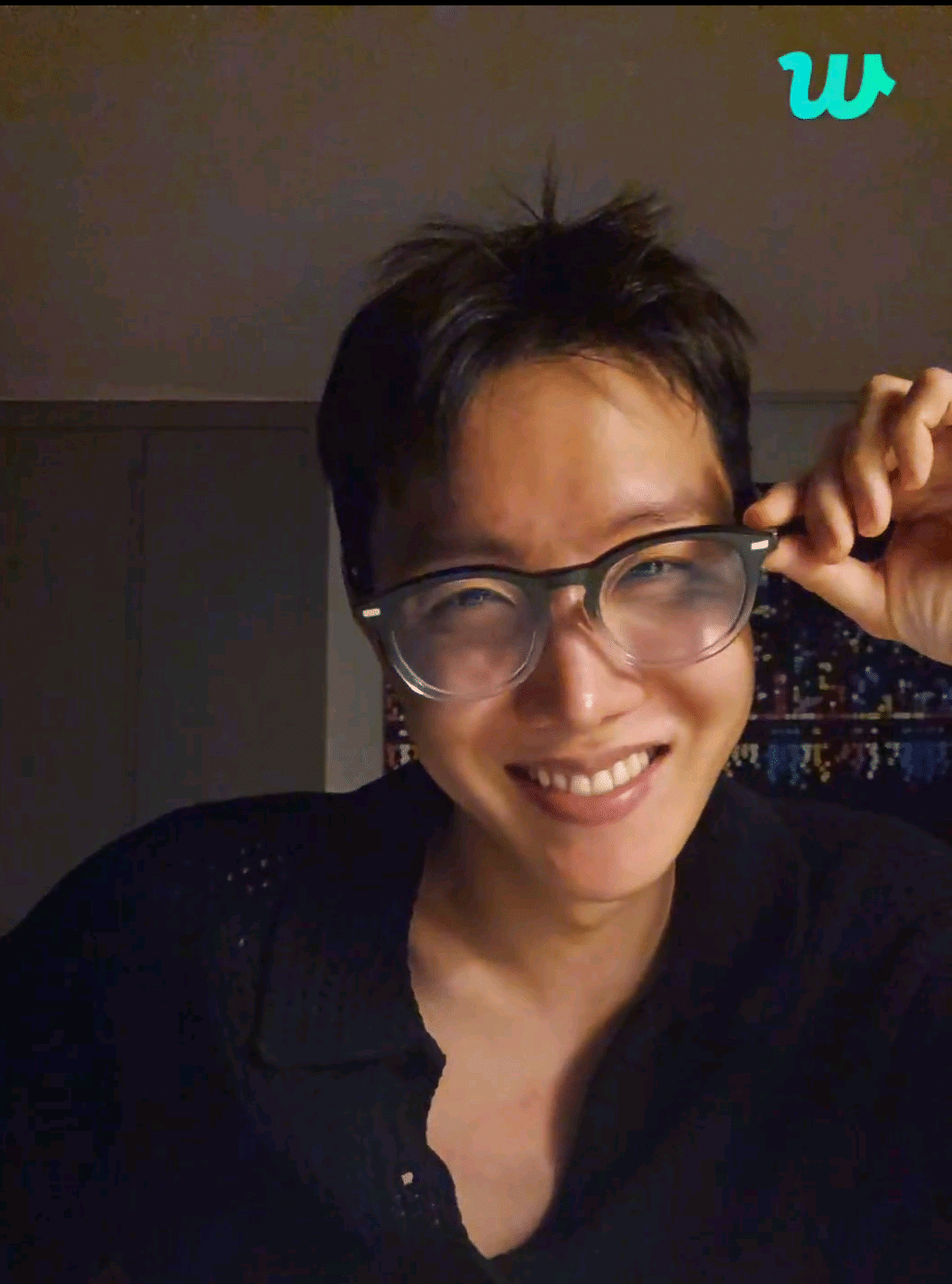 BTS 커뮤니티 포스트 - 🌼hobi time🌼 Weverse LIVEで会いに来てくれてありがとう😊 この時間はホビと私たちの大事な ...