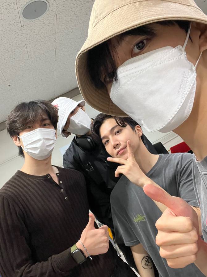 Pentagon Community Posts 우리 바보 형들 생일 많이 축하해주세요🥳 Sws은 덤 Kino