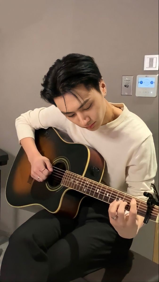 ENHYPEN Community Post - Happy birthday to Jay 💐 많은 행복을 기원합니다. 스트레스 받지 ...