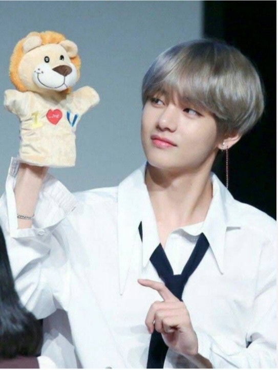 BTS Community Post - #To_V 안녕하세요 V🐻 그리고 많이 사랑합니다. 나는 당신이 정말보고 싶어요 l Love BTS FOREVER 💜💜💜 I'm so ...