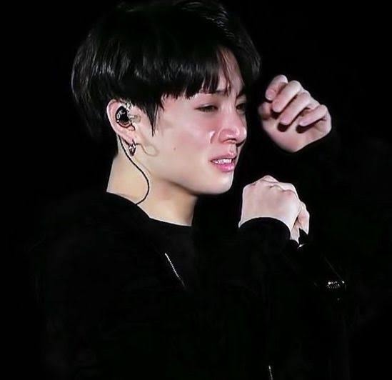 BTS Community Posts - Army plz follow me like my post plz army 🙏🙏