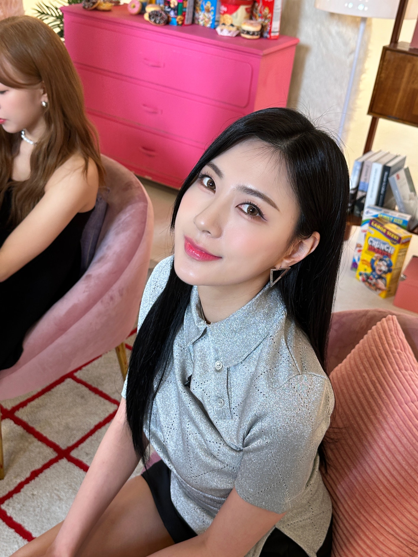 Apink Publicaciónes Comunitarios 사진 휘몰아치기☺️ 보고싶었죠 뭐하고있어요 Hayoung