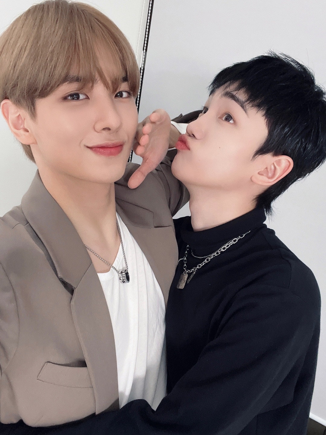 Atbo Community Posts 연규야 생일 너무너무 축하해💛💛 항상 나보다 더 성숙하게 행동하는 널 보면서 많이