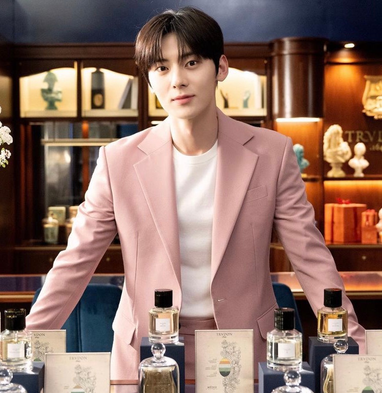 Hwang Min Hyun Community Posts 꺄아~ 최고로 멋있어🧡🧡🧡