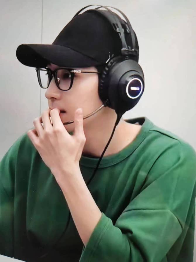 Seventeen Community Posts 원우 손 진짜 예쁘네요😻