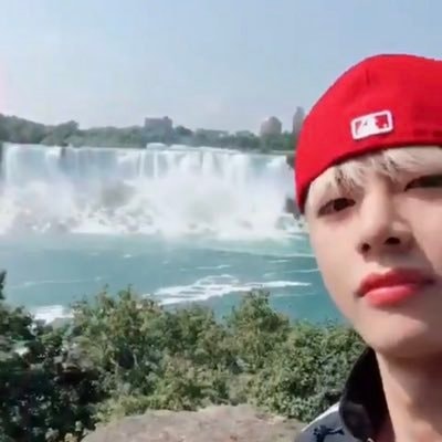 BTS Community Post - Niagara pho pho by v 😂😂😂💜💜
