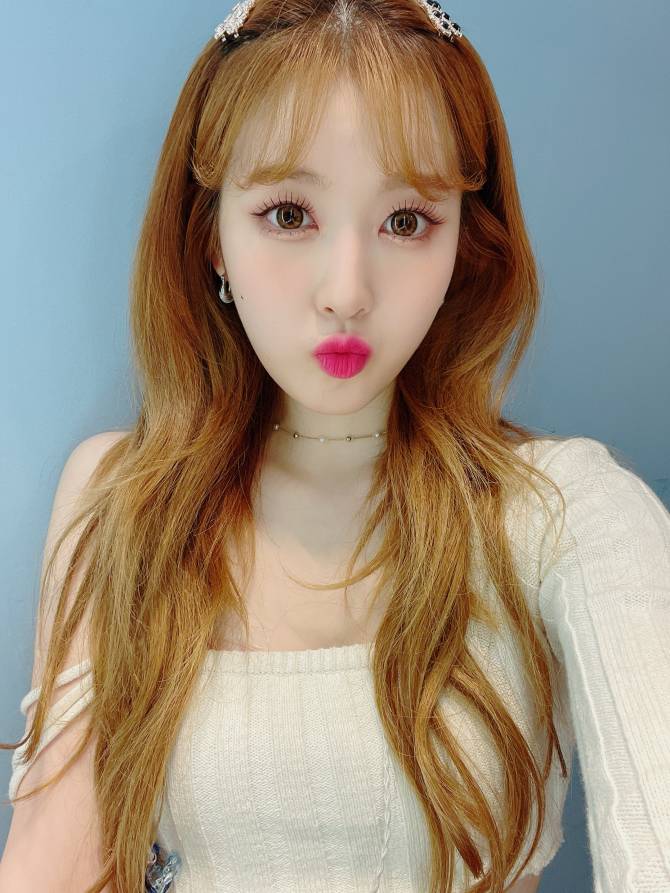 Stayc Community Post 스윗 평화로운 일요일 보내고 있나아🤔 기분이 꿀꿀할 땐 맛있는 거 생각이 복잡할 땐