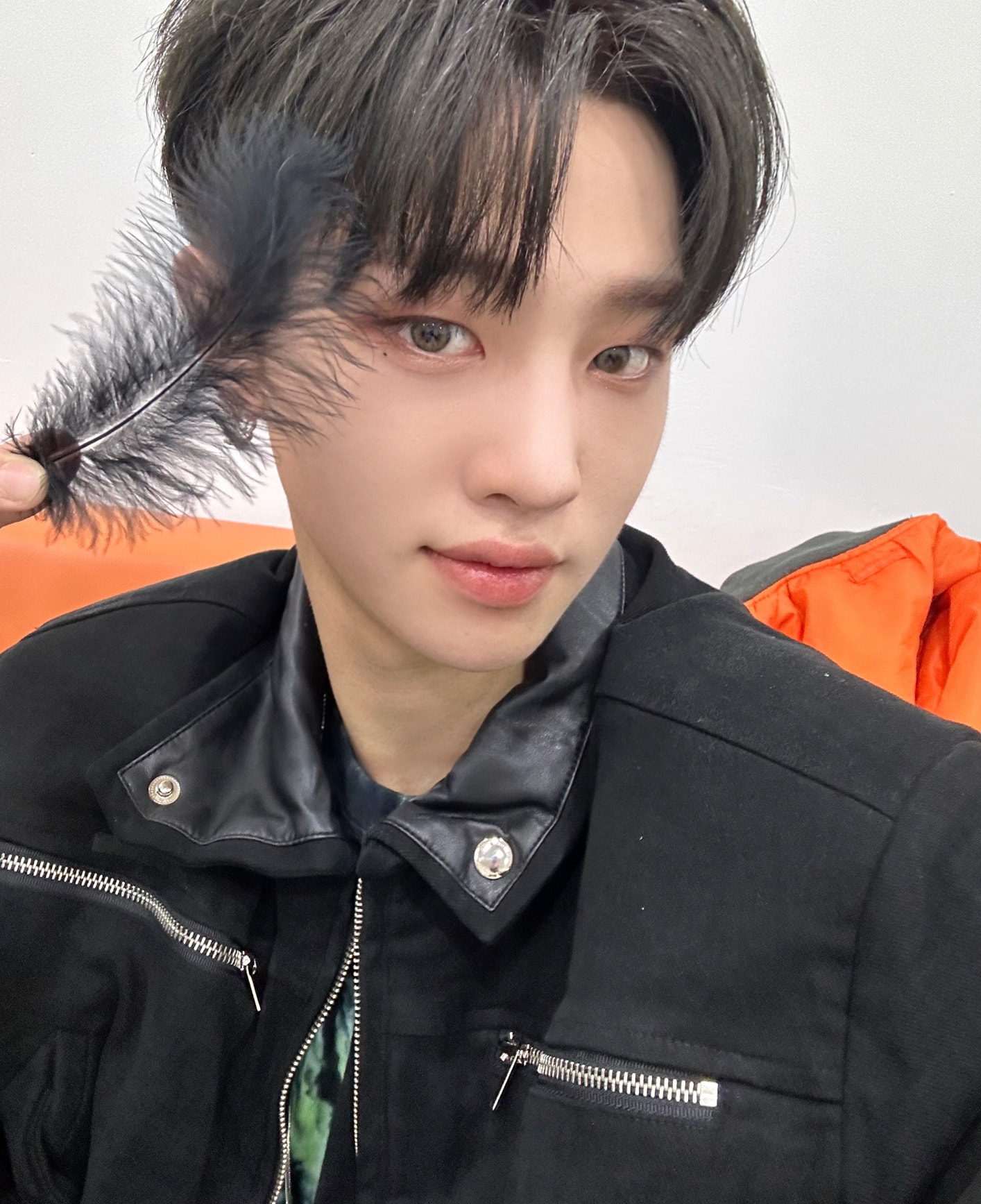 DRIPPIN Community Post - 오늘 혀비~🖤💚 - LEE HYEOP
