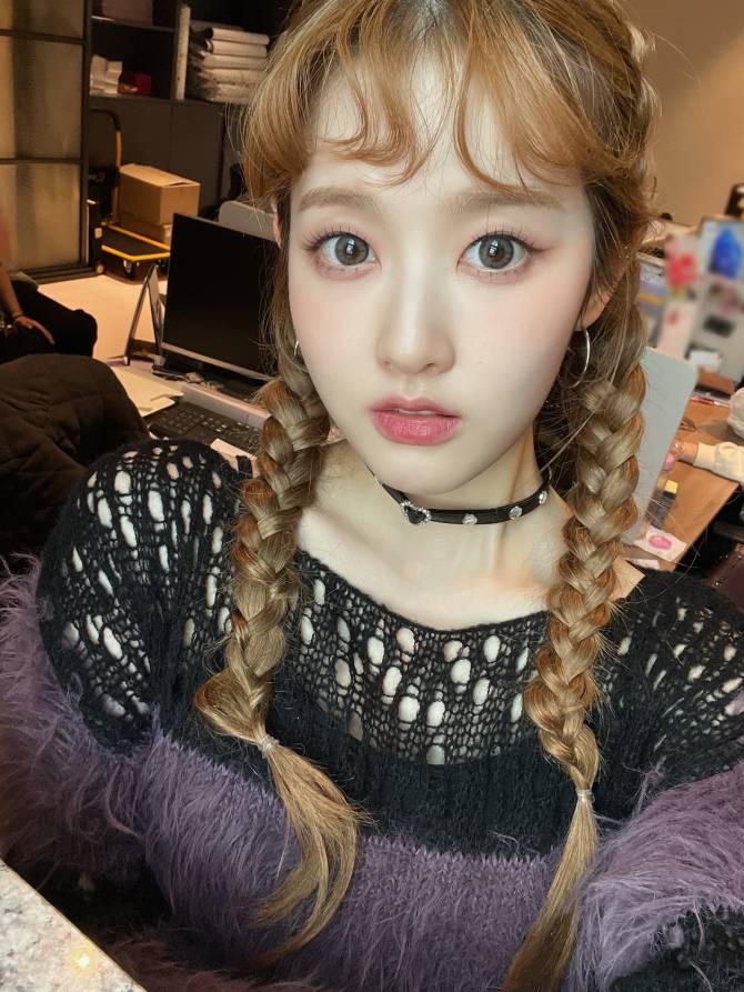 Stayc Community Post 오늘도 덕분에 너무 행복했다앙😍 스윗 모두 두 발 쭉 뻗고 꿀잠자잉😴😪🌝 Sieun