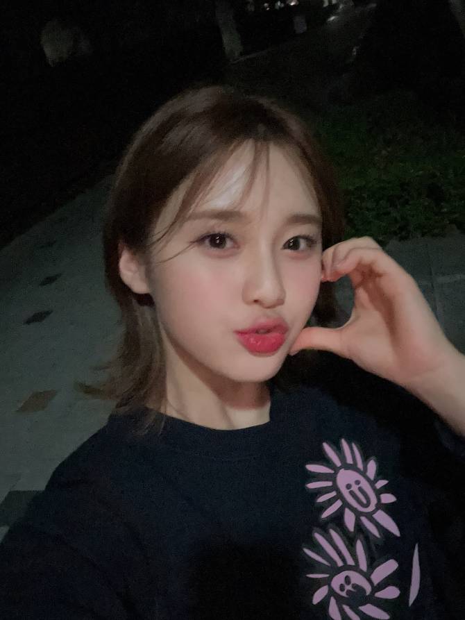Lightsum Community Post 주말 잘 보내고 있나~ ️ Nayoung
