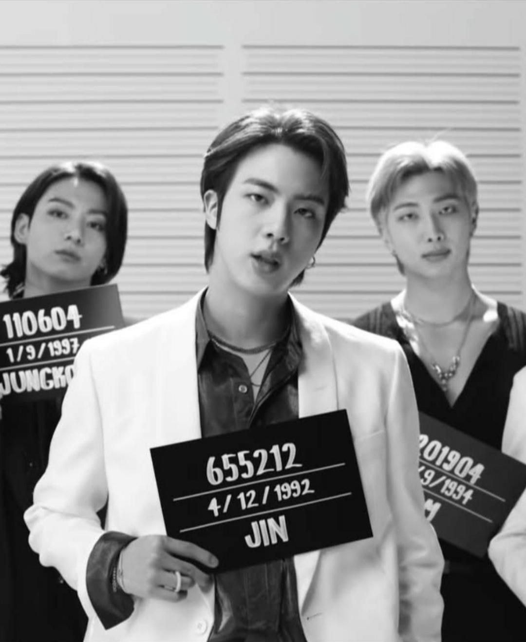 BTS Community Post - 🌸🐹Jinｸﾝtime☘️🌸 Jinくん🐹 🧈 Butter 2周年 🧈 おめでとう🎉 🎊🙌 2年前の今日、初めてMVを観た日のこと 今でもよく覚え ...