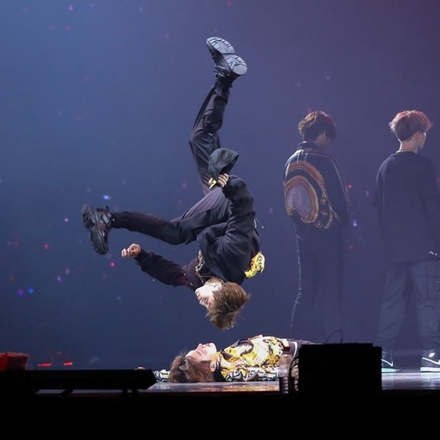 Bts Community Posts Tojhope 나는 네가 잘 지내길 바래요 방탄 2부 질문이 있습니다 1