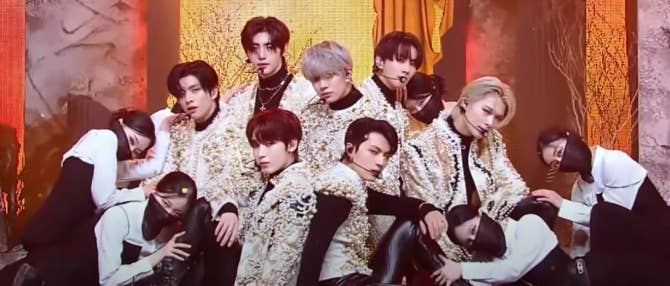 ENHYPEN Community Post - The choreography with backup dancers is so ...