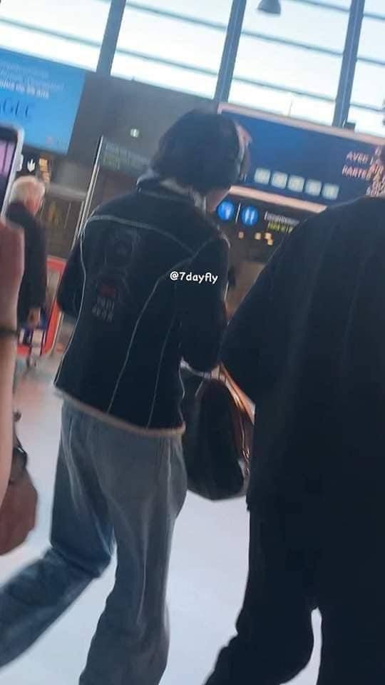 BTS 커뮤니티 포스트 - Warmly welcome back Tae hyung 🐯 😚💜 Have a safe flight🛬 # ...