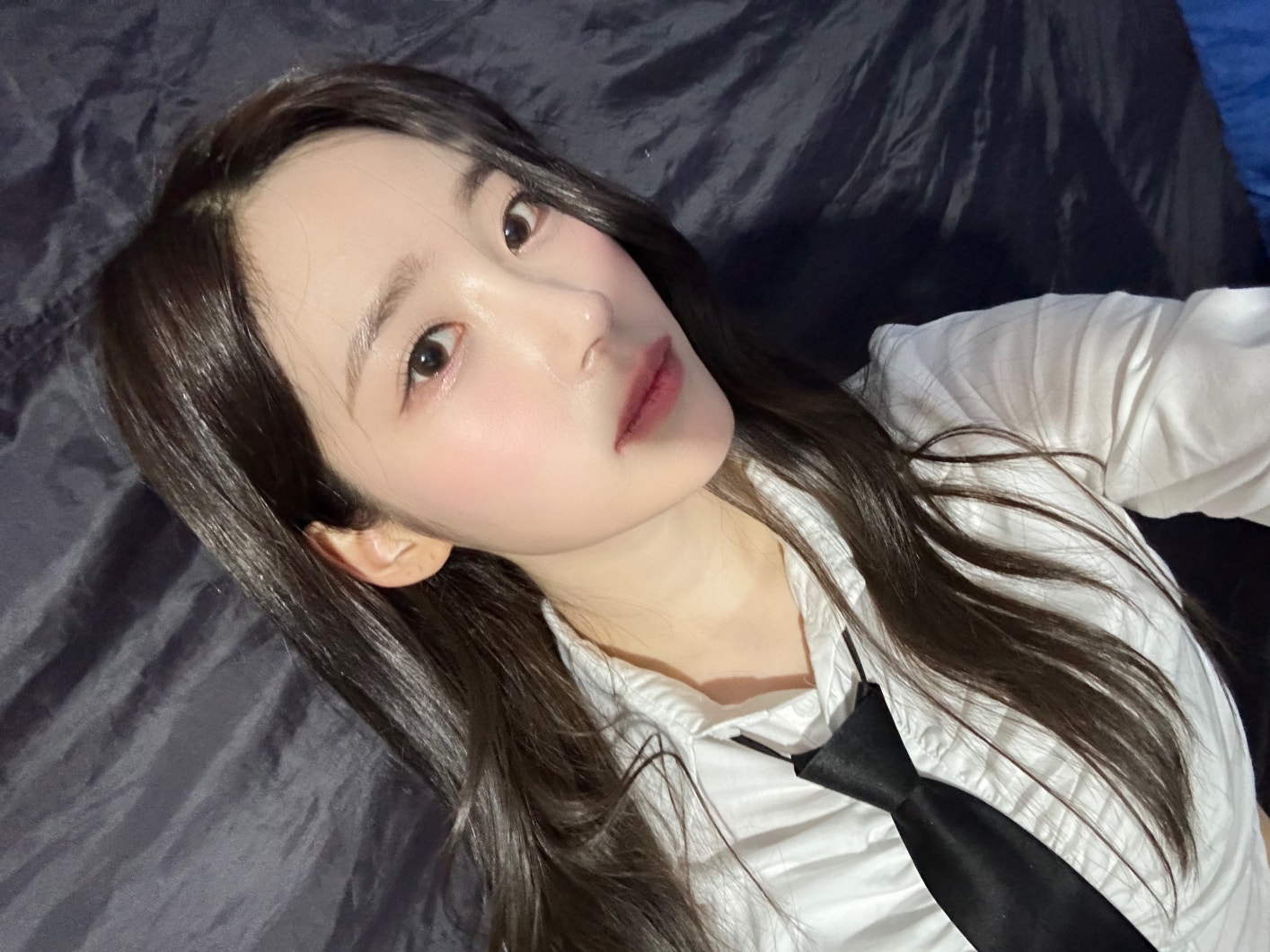Classy Community Posts 즐거웠던 공연🙈🥰 셔츠 잘 어울리나요 Hyungseo