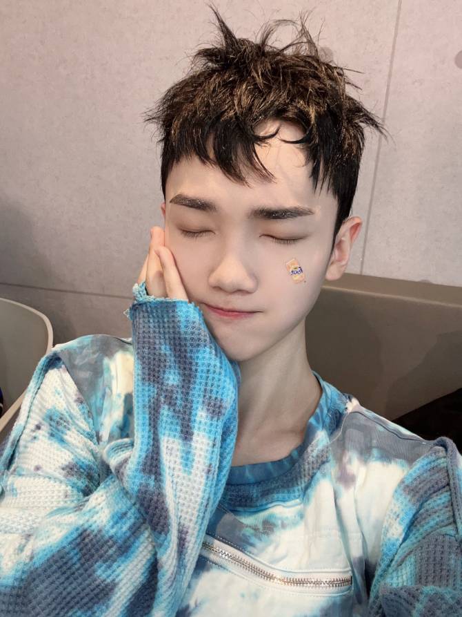 Atbo Community Post 난 보트의 응원법을 듣고 눈물이 날 뻔했다🥲 행복했다🩵🌊 Kimyeonkyu