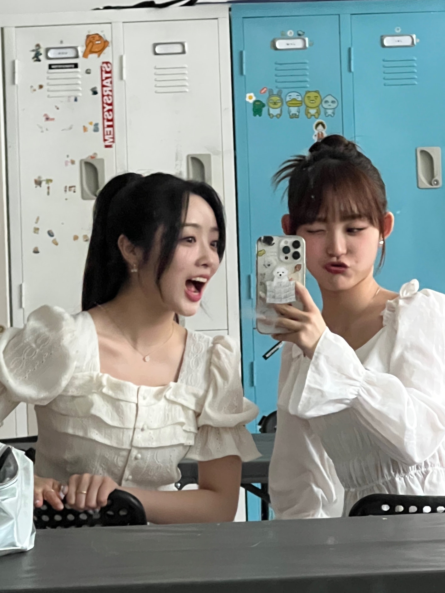 Lightsum Community Posts 썸잇~~ 오늘두 비가 오네요오 😭☔️ 저는 어제 밤 8시에 잠들구 거의 15