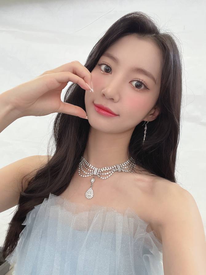 Oh My Girl 커뮤니티 포스트 응원해줘서 고마워 크리들💕 덕분에 힘이 많이많이 났어 ️😍 유빈
