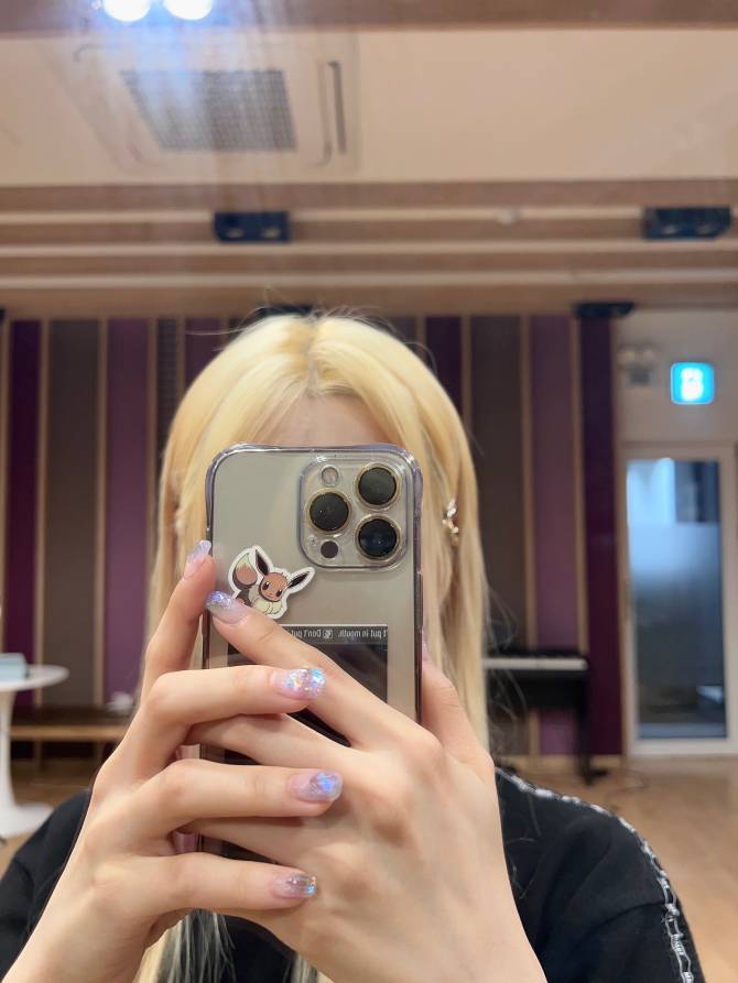 Rocket Punch Community Posts 켓치들 6월이양🤍💛 Yeonhee