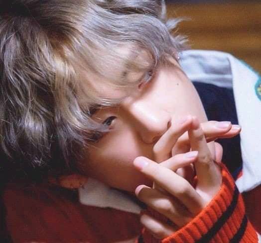 BTS Community Posts - Taehyung 🥰 con el pelo rubio 😍 se ve simplemente hermoso 😚 divino ☺ ...