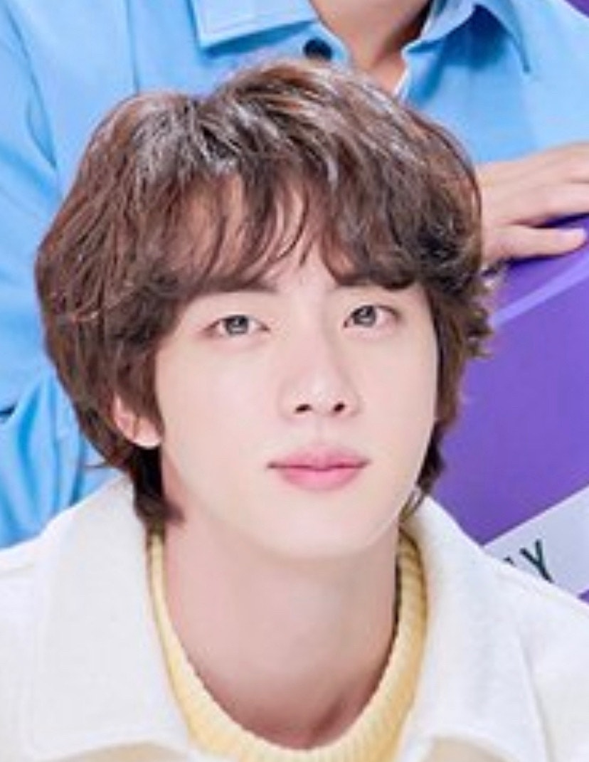 BTS Community Post - JIN TIME 💗💗💗 優しい、穏やかな笑顔も、 ARMYって書いてある箱🎁をそっと持つ優しい手も、 みんなみんな大好き💗 JINくん、ありがとう💜 ...