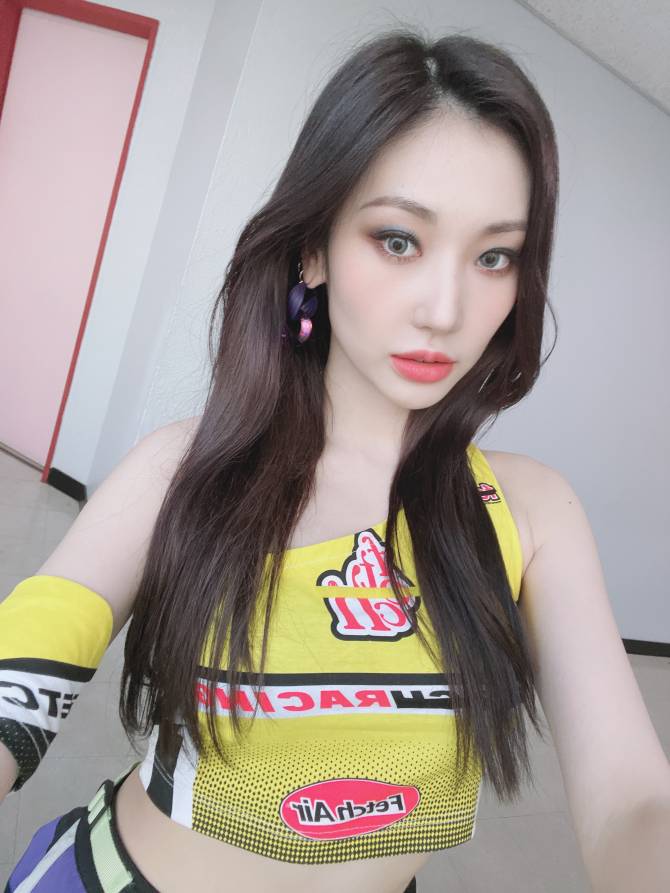 Secret Number Community Post 약속한 셀카폭탄🐱💛💓 Jinny