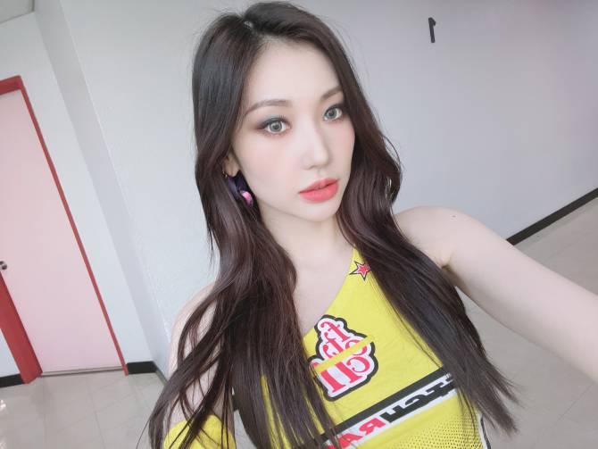 Secret Number Community Post 약속한 셀카폭탄🐱💛💓 Jinny
