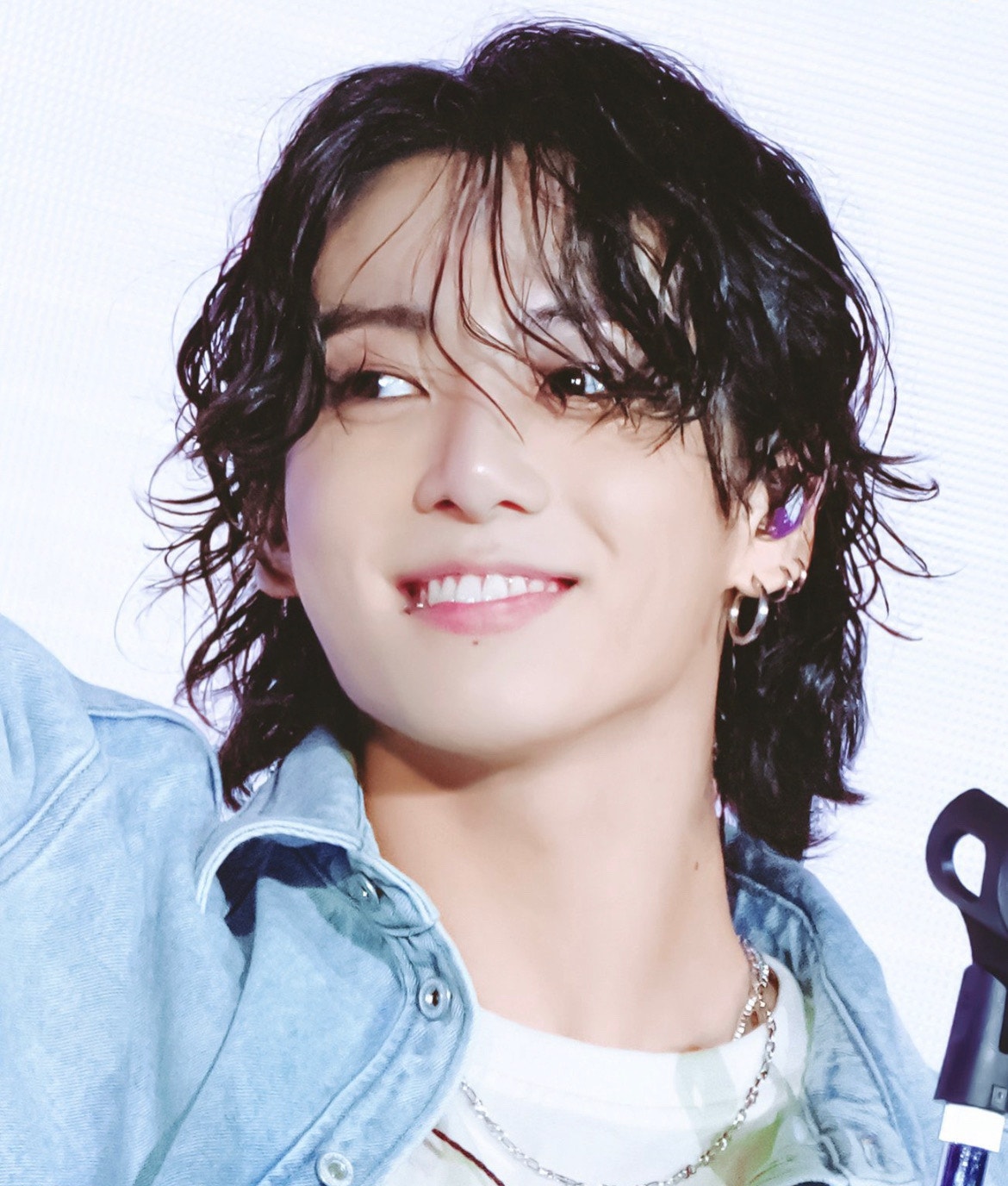 BTS 커뮤니티 포스트 - グクさん。 メンバーとして、お披露目されてから10年周年記念日だったんだね😊 おめでとうございます🎉 ソロ ...