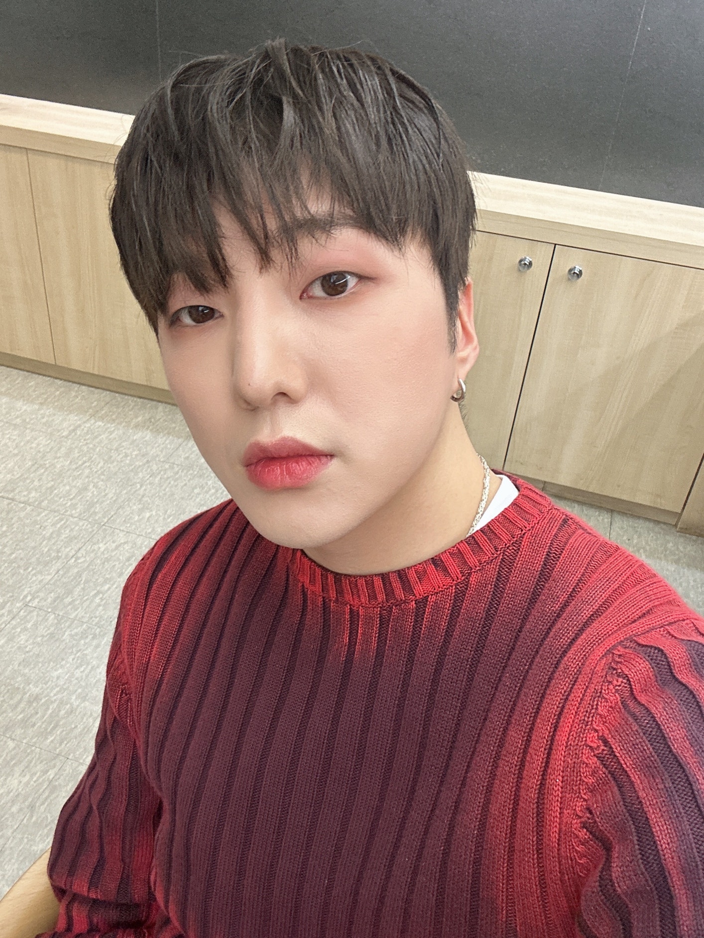 WINNER Community Posts - 핱시 셀카 배달이요💙 - YOON