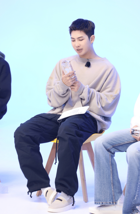 Bts Community Posts 당신은 나에게 또는 무엇을 원하고 있습니다
