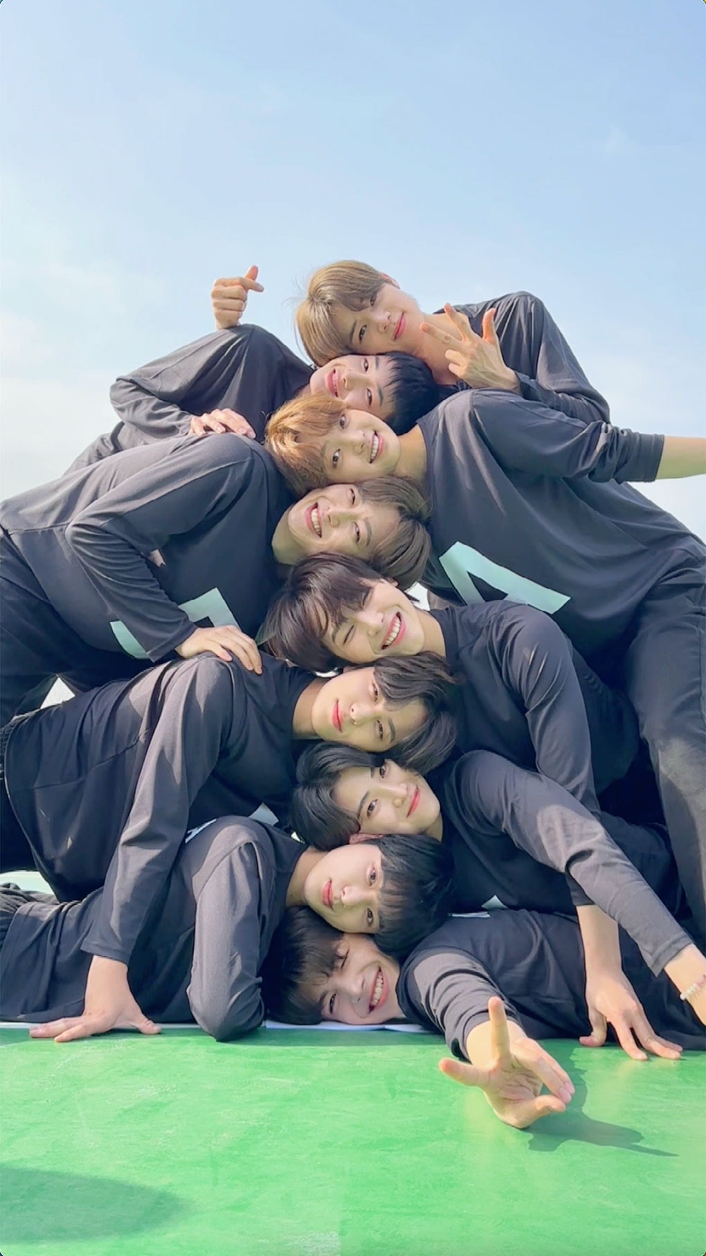 Weverse &TEAM Media - Just piling up face…can't stop laughing🥰| Group ...
