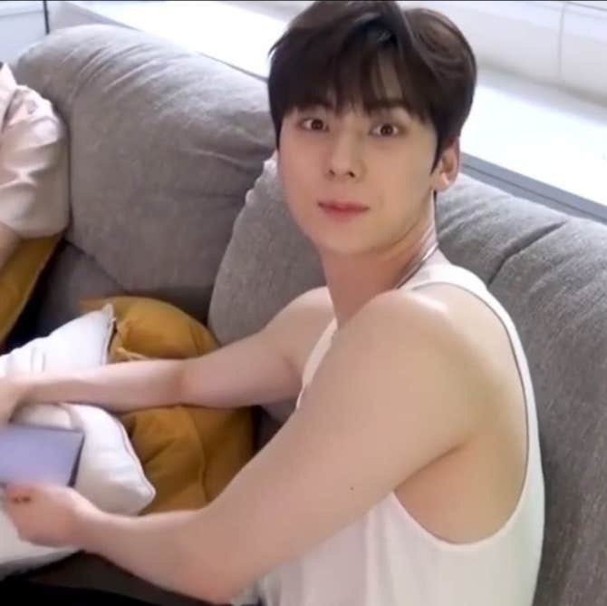 Hwang Min Hyun Community Posts 반짝반짝 빛나는 우리 민현이 오늘도 좋은 꿈 꾸길 바래 잘자🌟