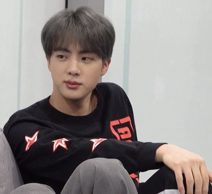 Bts Community Posts Dear Jin From Army 진군💜오늘 í•˜ë£¨ë„ ìˆ˜ê³ ë§Žìœ¼ì…¨ìŠµë‹ˆë‹¤ðŸ™‡â€â™€ï¸ ë”워졌네요