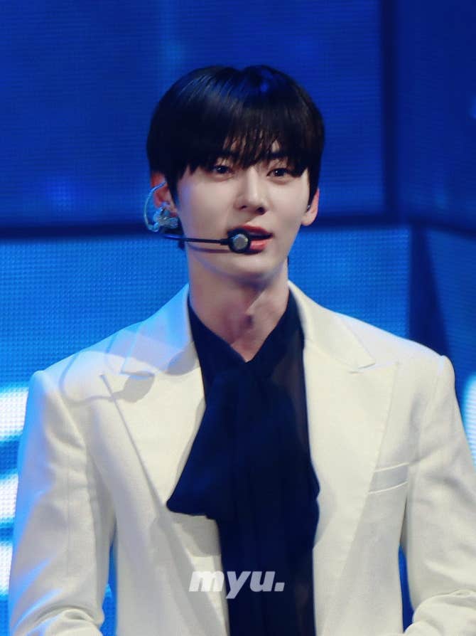 Hwang Min Hyun Community Post 미냥오빠 진짜 천상아이돌인듯 무대 올라가니까 진짜 딴사람 같음 말랑