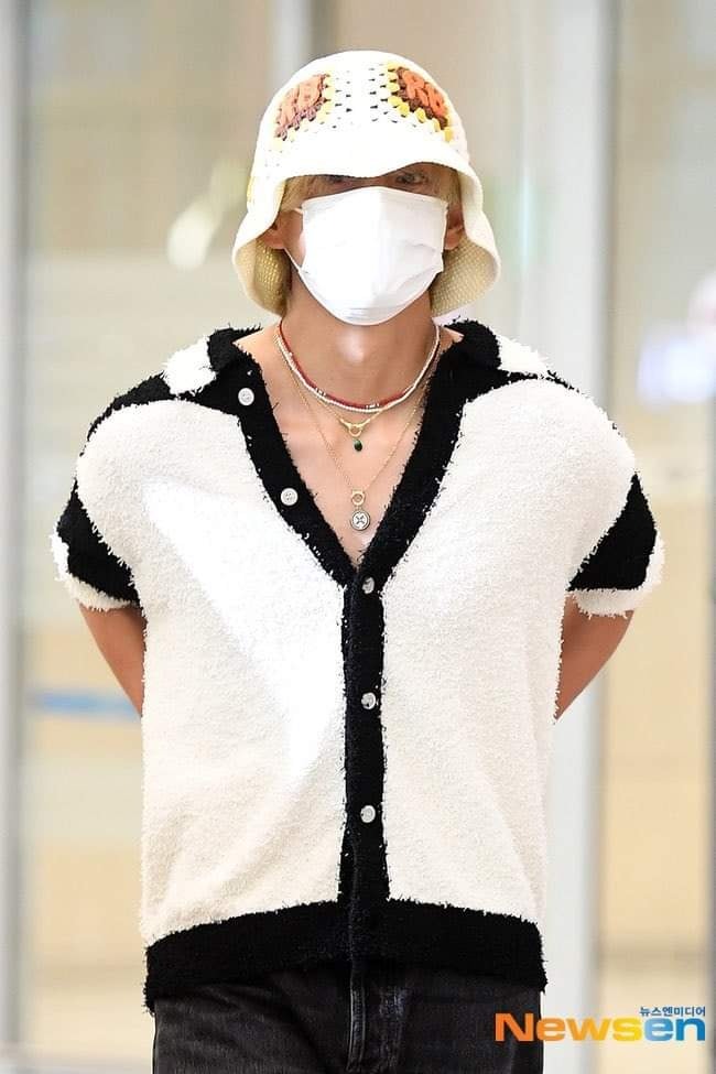 BTS Community Posts - have a safe flight 🛫 tae tae 💜 #thv