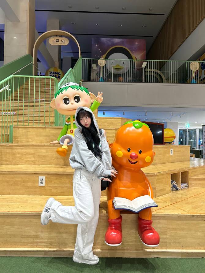 Secret Number Community Post 오늘도 만나서 행복했어요 락키들🔥 주말 마무리 잘하구 좋은 밤 되길🌙