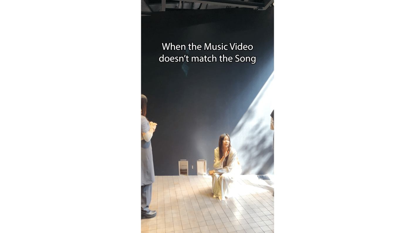 Weverse NewJeans Media - When the video doesn't match the song😈🍪