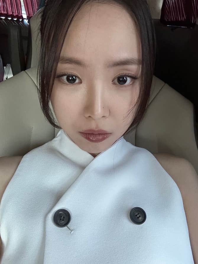 Son Na Eun Community Posts 위버스 넘 재밌다아아 시간 가는줄 모르고 하고있어요ㅎㅎ 아그리고 오늘