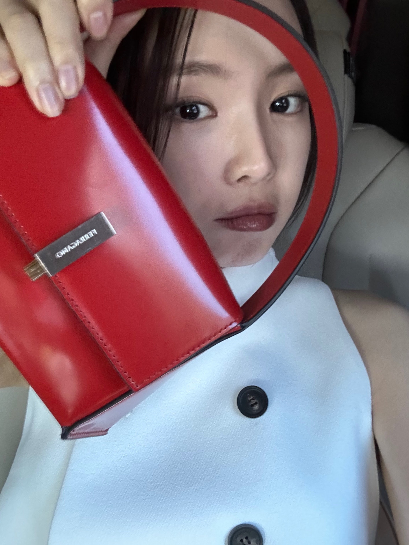 Son Na Eun Community Posts 위버스 넘 재밌다아아 시간 가는줄 모르고 하고있어요ㅎㅎ 아그리고 오늘